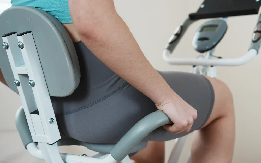 Is the Elliptical or Bike Better for Hips?